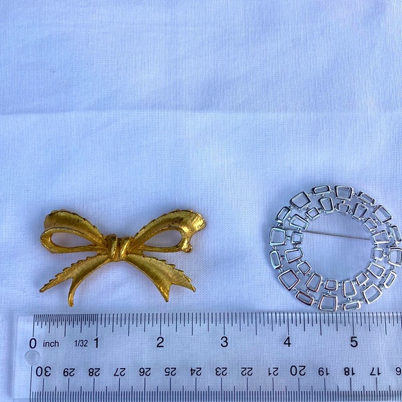 Jewelry | Set Of 2 Brooches | Poshmark